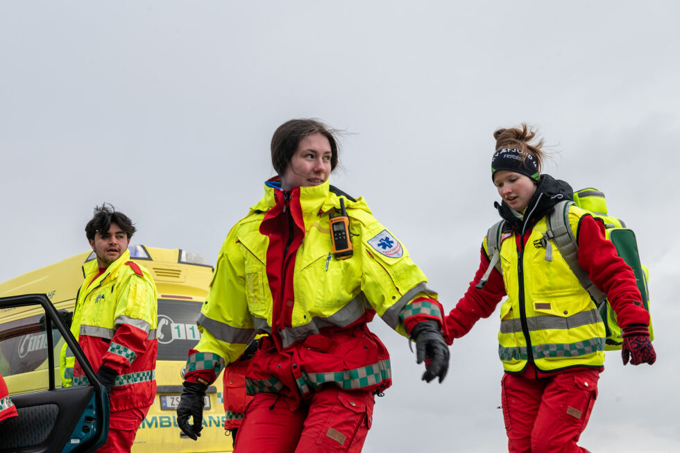 Sirener, redningshelikoptre og flotte skuespillere: Høyst realistisk ... Sirener, redningshelikoptre og flotte skuespillere: Høyst realistisk ...